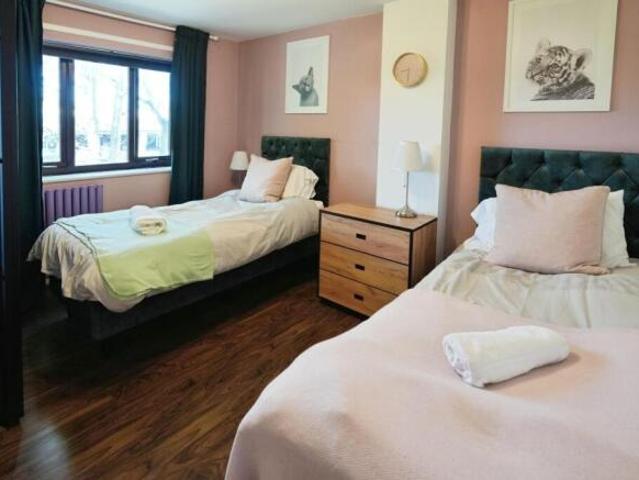 3 bedroom town house for rent in Royle Green Road, Manchester, M22 4LE, M22