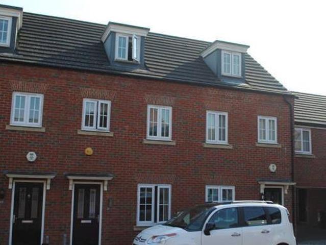 3 bedroom town house for rent in Sandpiper Way LU7