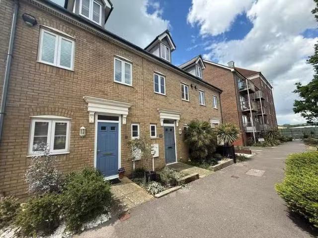3 bedroom town house for rent in Sea Spray Avenue, Shoreham by.