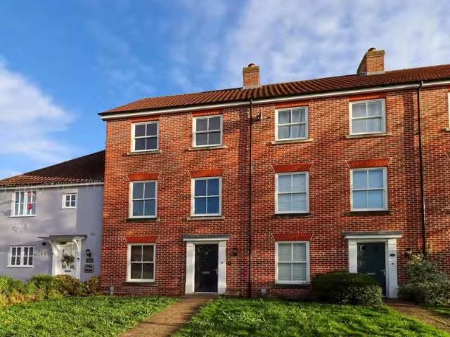 3 bedroom town house for rent in Shocksham Terrace, Soham, CB7