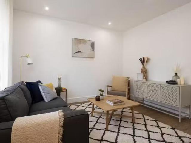 3 bedroom town house for rent in Soho Wharf, B18