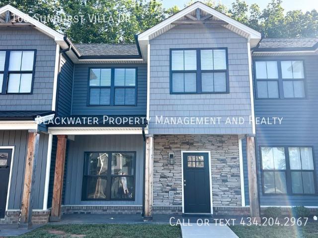 3 Bedroom Townhome in Sunburst Villas!