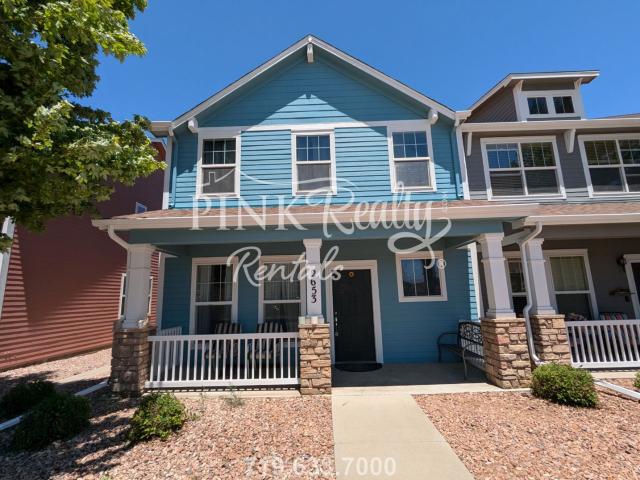 3 Bedroom Townhome with Fenced Back Yard!