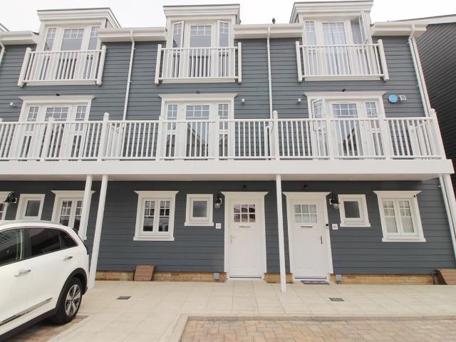 3 bedroom townhouse for rent
