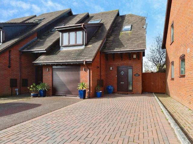 3 bedroom townhouse for sale