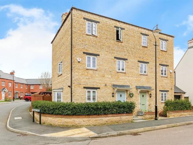 3 bedroom townhouse for sale