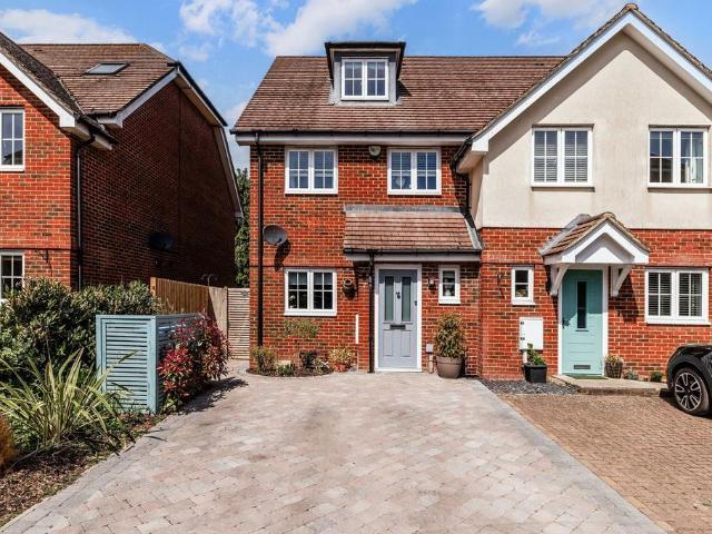 3 bedroom semi detached house for sale