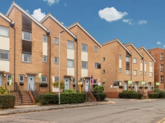 3 bedroom townhouse to rent