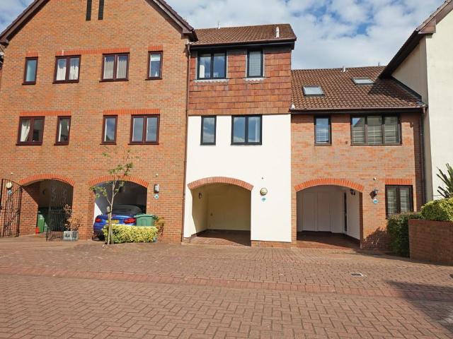 3 bedroom townhouse to rent