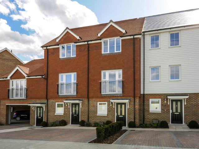 3 bedroom townhouse to rent