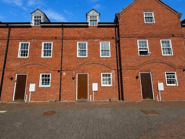 3 bedroom townhouse to rent