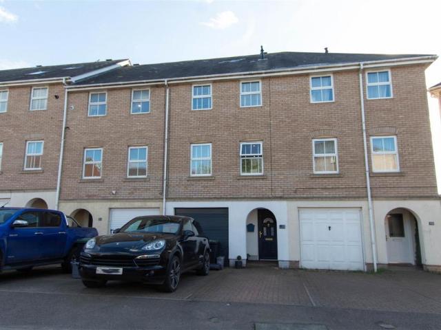 3 bedroom townhouse to rent