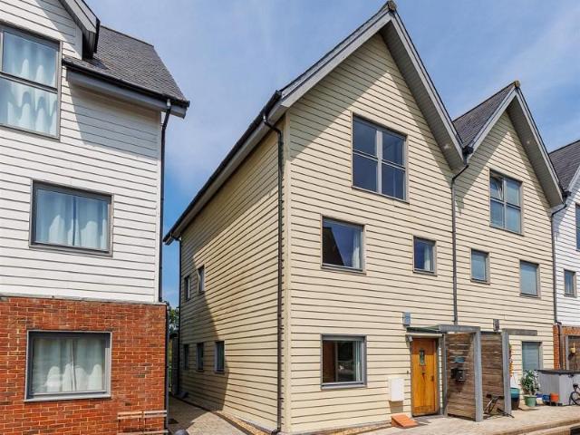 3 bedroom townhouse to rent