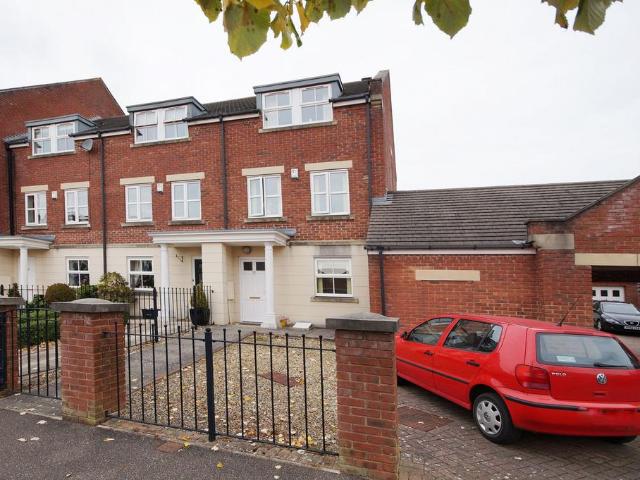 3 bedroom townhouse to rent