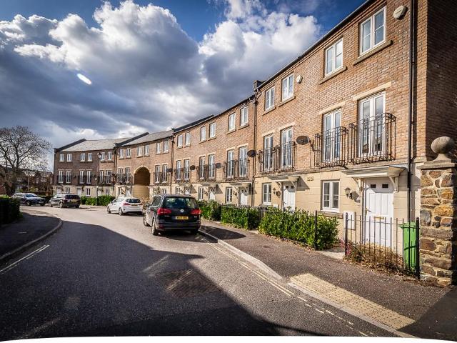3 bedroom townhouse to rent