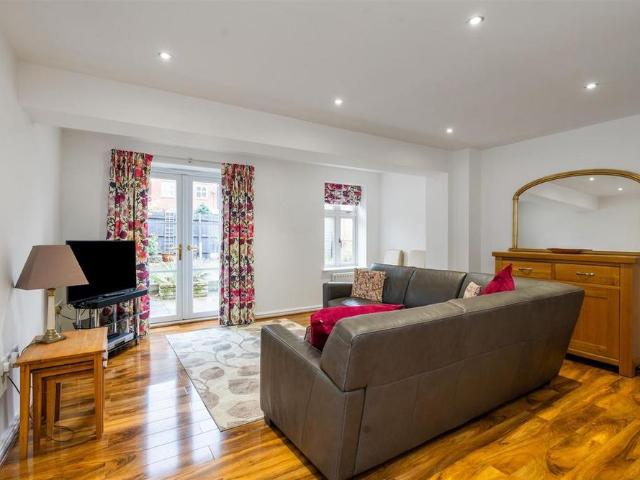 3 bedroom townhouse to rent