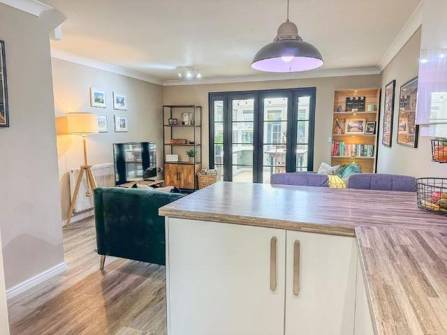 3 bedroom townhouse to rent