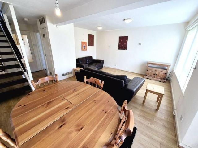 3 bedroom townhouse to rent