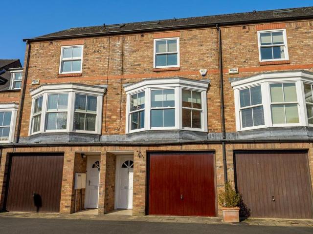 3 bedroom townhouse to rent