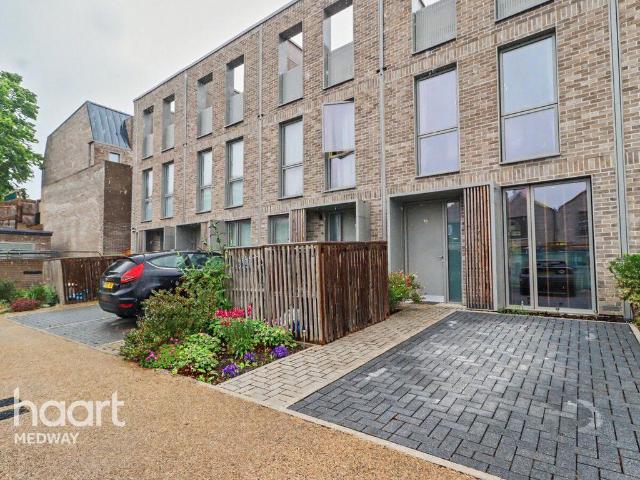 3 bedroom townhouse to rent