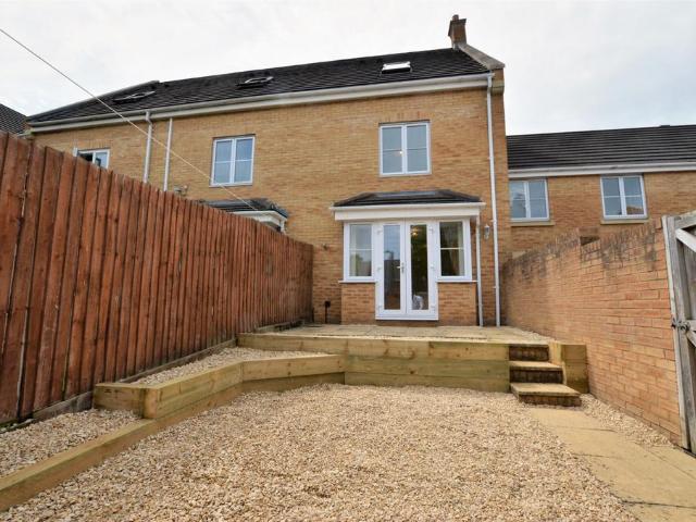 3 bedroom townhouse to rent