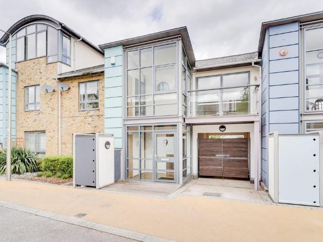 3 bedroom townhouse to rent