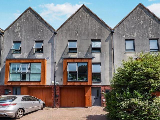 3 bedroom townhouse to rent