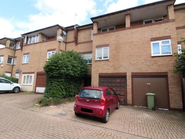 3 bedroom townhouse to rent