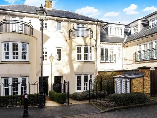 3 bedroom townhouse to rent