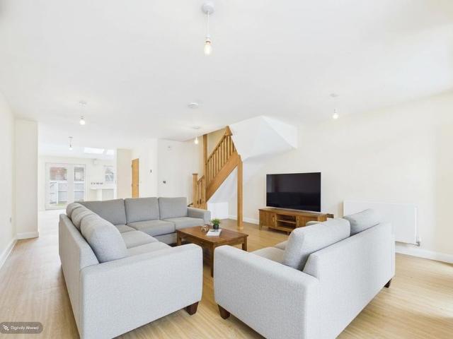 3 bedroom townhouse to rent