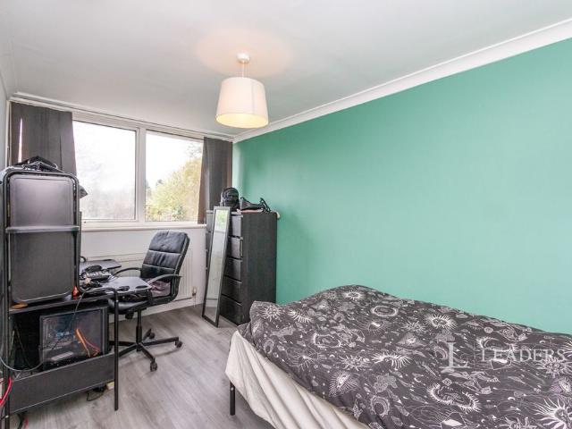 3 bedroom townhouse to rent Moorholme, Woking, Surrey, GU22