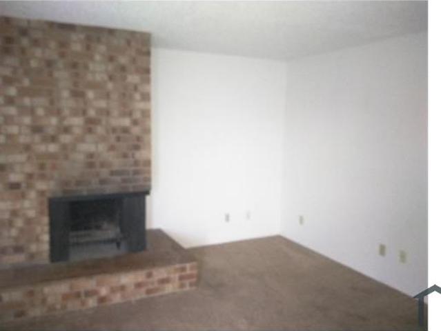 3 Bedroom Townhouse 1109 S Woodlawn St in Tacoma, WA 98465 | AffordableHousing. Com