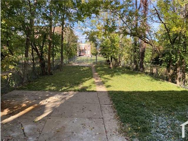 3 Bedroom Townhouse 5227 Ridge Ave in Saint Louis, MO 63113 | AffordableHousing. Com