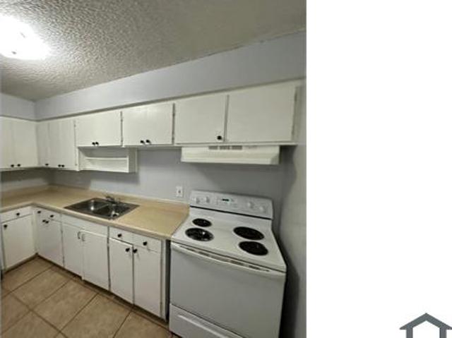 3 Bedroom Townhouse 712 Eaverson St in Jacksonville, FL 32204 | AffordableHousing. Com