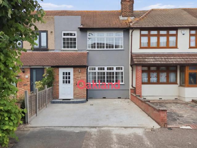 3 Bedroom To Rent in Woodcote Avenue, Hornchurch, RM12