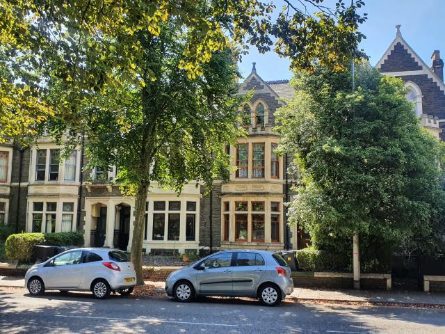 3 bedroom top floor flat for rent