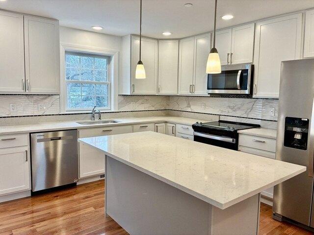 3 bedroom, Taunton MA 02780 102000385