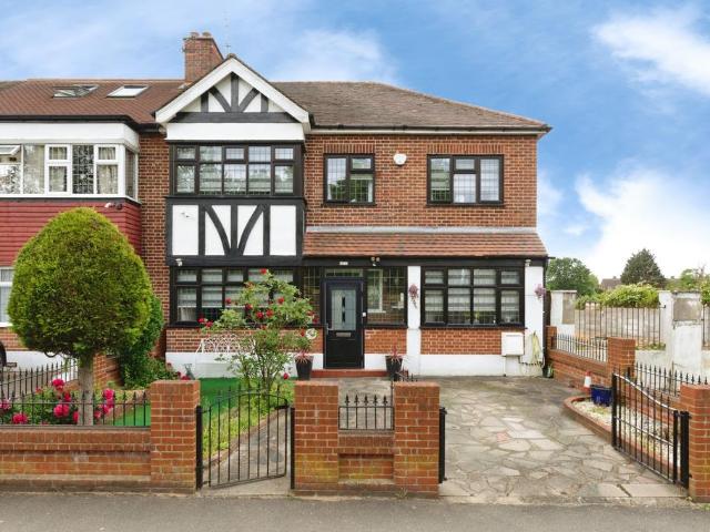 4 bedroom terraced bungalow for sale