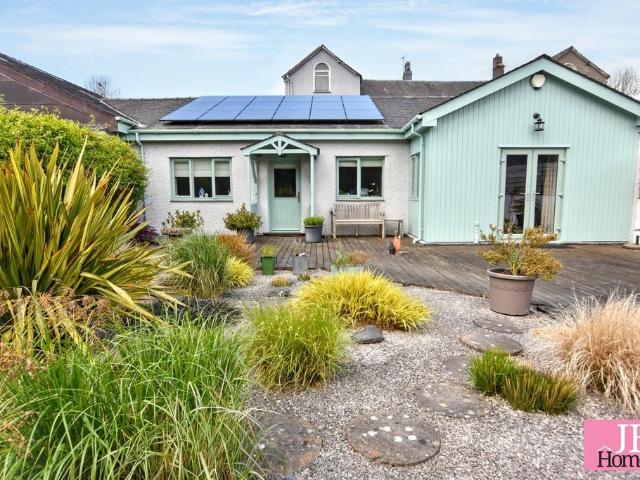 3 bedroom terraced bungalow for sale