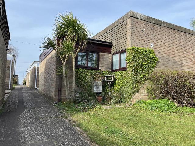 3 bedroom terraced bungalow for sale