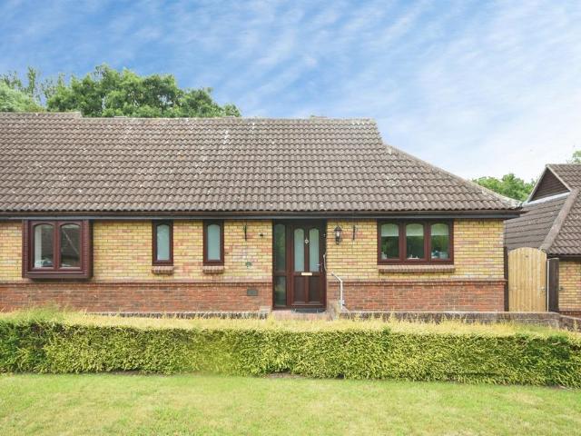 3 bedroom terraced bungalow for sale