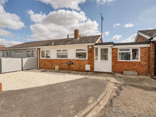 3 bedroom terraced bungalow for sale