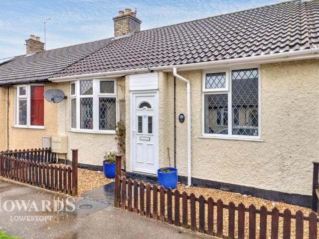 3 bedroom terraced bungalow for sale