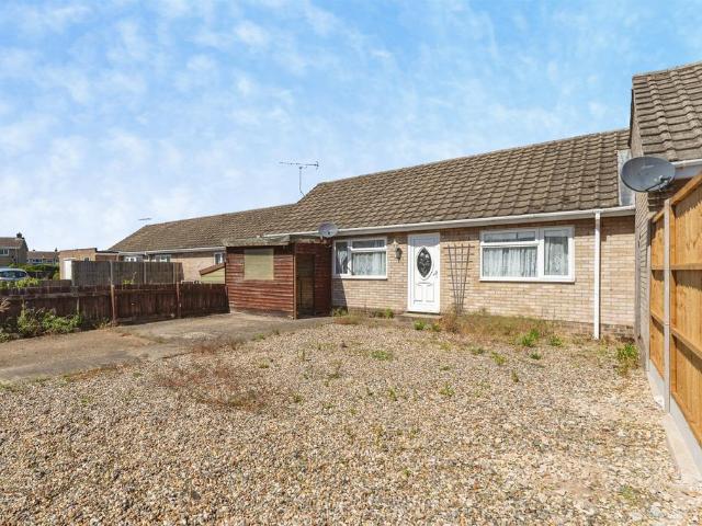 3 bedroom terraced bungalow for sale