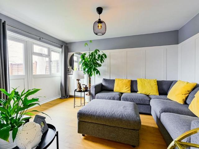 3 bedroom terraced bungalow for sale