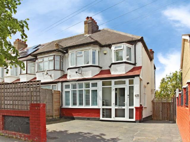 3 bedroom terraced bungalow for sale