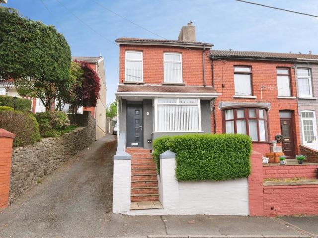 3 bedroom terraced bungalow for sale