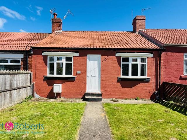 3 bedroom terraced bungalow for sale