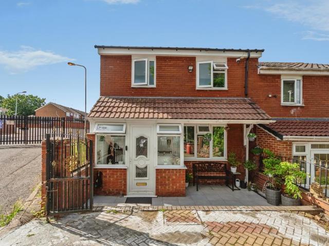 3 bedroom terraced bungalow for sale