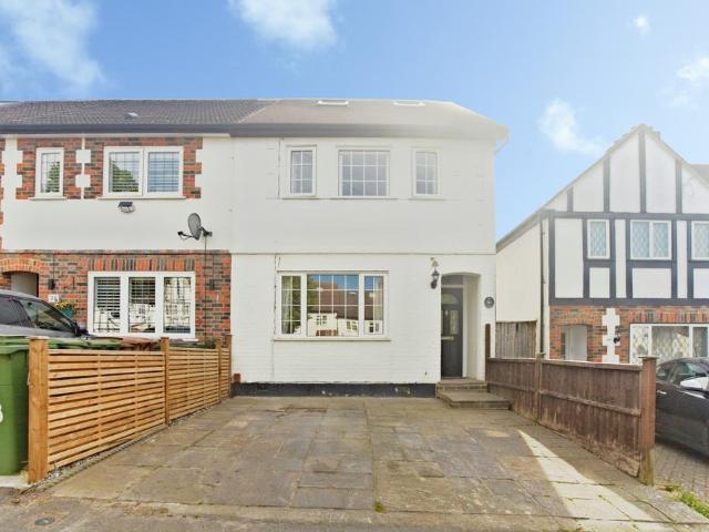 3 bedroom terraced bungalow for sale